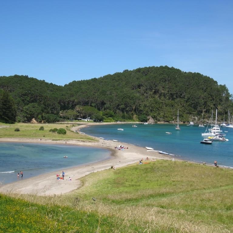 Tapeka del Mar Beachfront Russell Bay of Islands Beach House